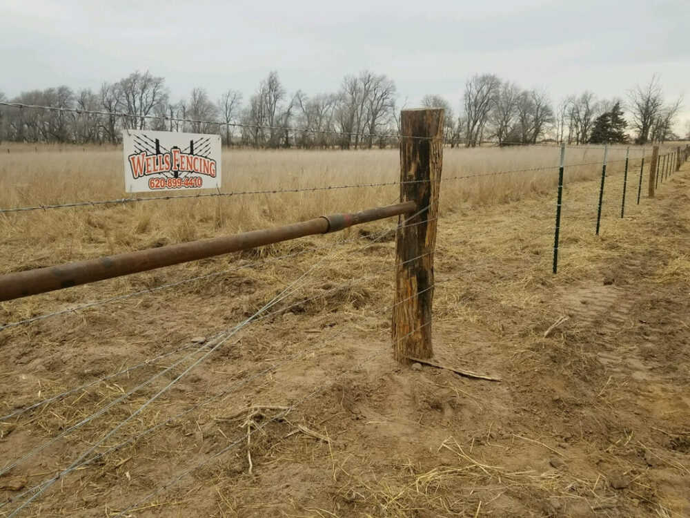 Hutchinson Fence Service - Residential & Commercial - Wells Fencing